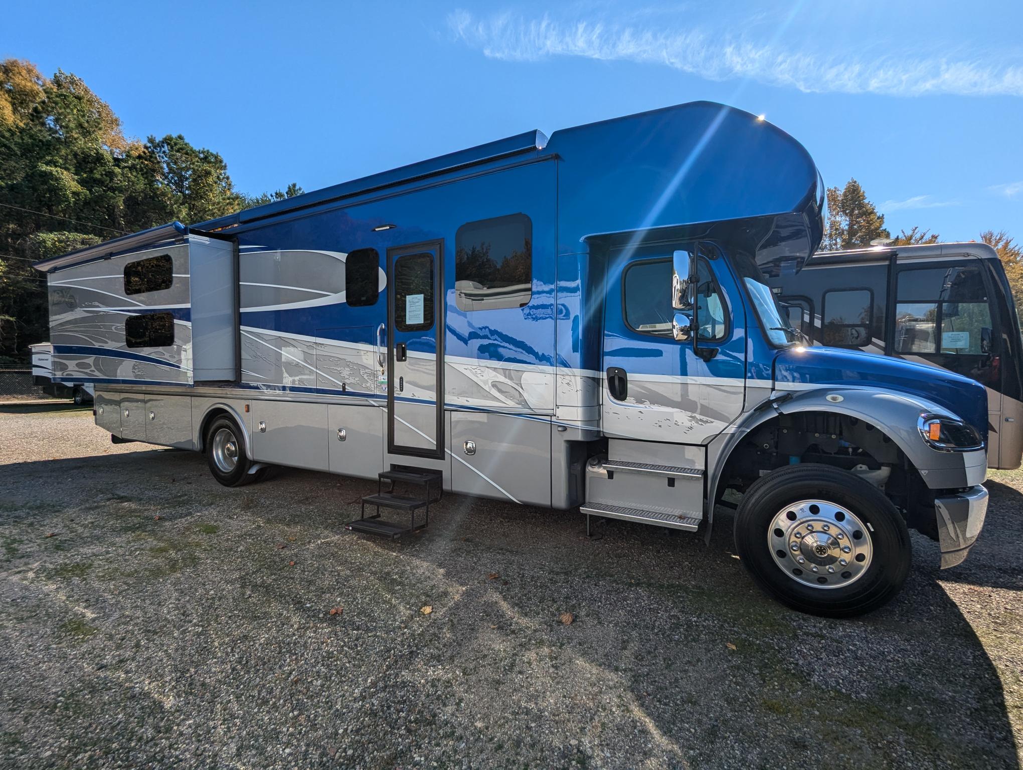 Pre-owned 2021 Dynamax DX3 37BH Class C